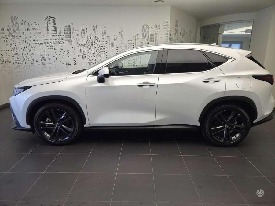 White Lexus NX 450h 2023 in Kaunas, with an engine capacity of 2.49 L and mileage of 30 thousand km for 48900 €, photo 4 on AUTOMOTO.COM.LV