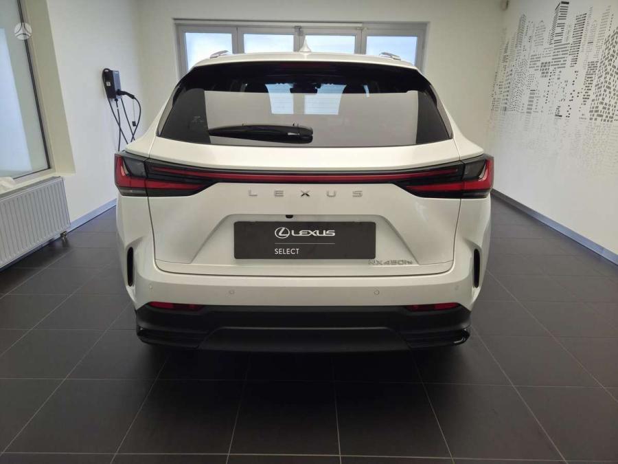 White Lexus NX 450h 2023 in Kaunas, with an engine capacity of 2.49 L and mileage of 30 thousand km for 48900 €, photo 6 on AUTOMOTO.COM.LV