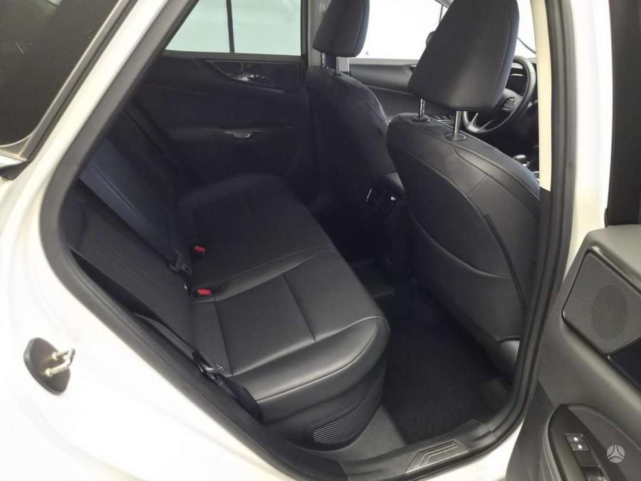 White Lexus NX 450h 2023 in Kaunas, with an engine capacity of 2.49 L and mileage of 30 thousand km for 48900 €, photo 9 on AUTOMOTO.COM.LV