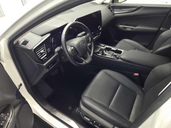 White Lexus NX 450h 2023 in Kaunas, with an engine capacity of 2.49 L and mileage of 30 thousand km for 48900 €, photo 9 on AUTOMOTO.COM.LV