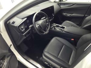 White Lexus NX 450h 2023 in Kaunas, with an engine capacity of 2.49 L and mileage of 30 thousand km for 48900 €, photo 10 on AUTOMOTO.COM.LV