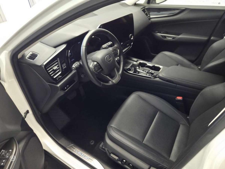 White Lexus NX 450h 2023 in Kaunas, with an engine capacity of 2.49 L and mileage of 30 thousand km for 48900 €, photo 10 on AUTOMOTO.COM.LV