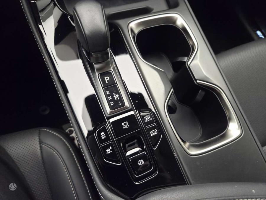White Lexus NX 450h 2023 in Kaunas, with an engine capacity of 2.49 L and mileage of 30 thousand km for 48900 €, photo 14 on AUTOMOTO.COM.LV