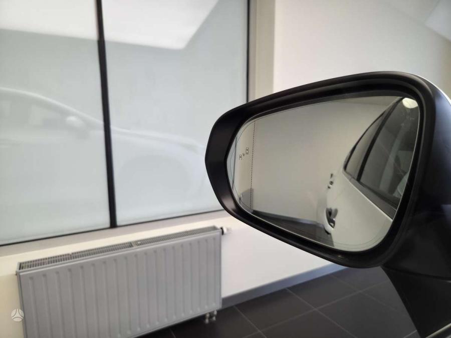 White Lexus NX 450h 2023 in Kaunas, with an engine capacity of 2.49 L and mileage of 30 thousand km for 48900 €, photo 23 on AUTOMOTO.COM.LV