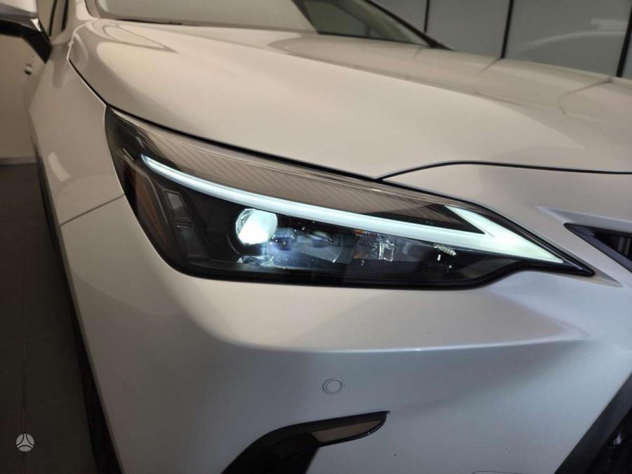 White Lexus NX 450h 2023 in Kaunas, with an engine capacity of 2.49 L and mileage of 30 thousand km for 48900 €, photo 26 on AUTOMOTO.COM.LV
