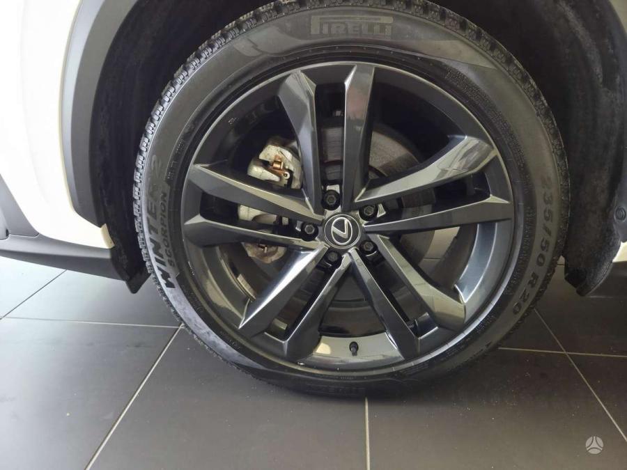 White Lexus NX 450h 2023 in Kaunas, with an engine capacity of 2.49 L and mileage of 30 thousand km for 48900 €, photo 27 on AUTOMOTO.COM.LV