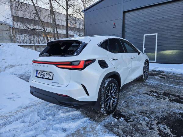 White Lexus NX 450h 2024 in Kaunas, with an engine capacity of 2.49 L and mileage of 40 thousand km for 21700 €, photo 6 on AUTOMOTO.COM.LV