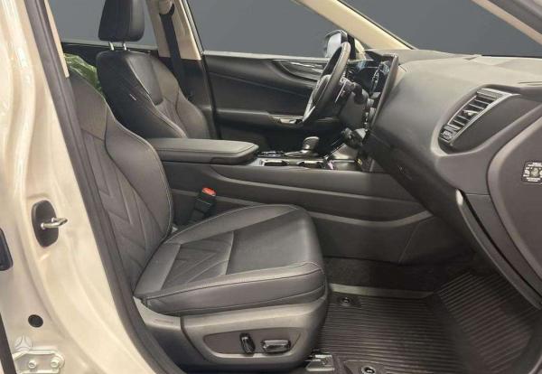 White Lexus NX 450h 2025 in Vilnius, with an engine capacity of 2.49 L and mileage of 24 thousand km for 56000 €, photo 5 on AUTOMOTO.COM.LV