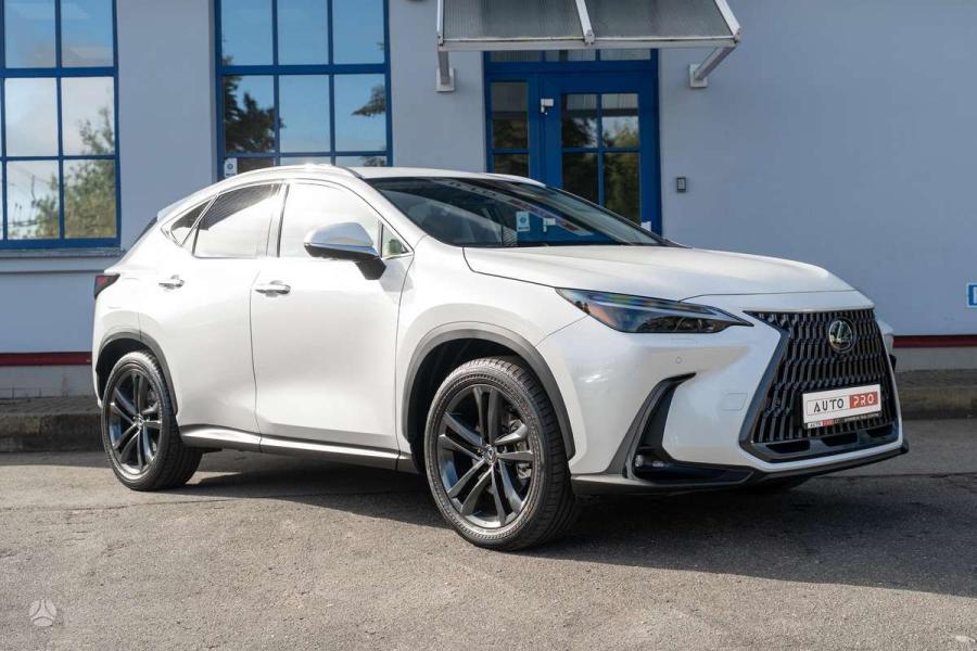 White Lexus NX 450h 2025 in Vilnius, with an engine capacity of 2.49 L and mileage of 2 thousand km for 60500 €, photo 1 on AUTOMOTO.COM.LV