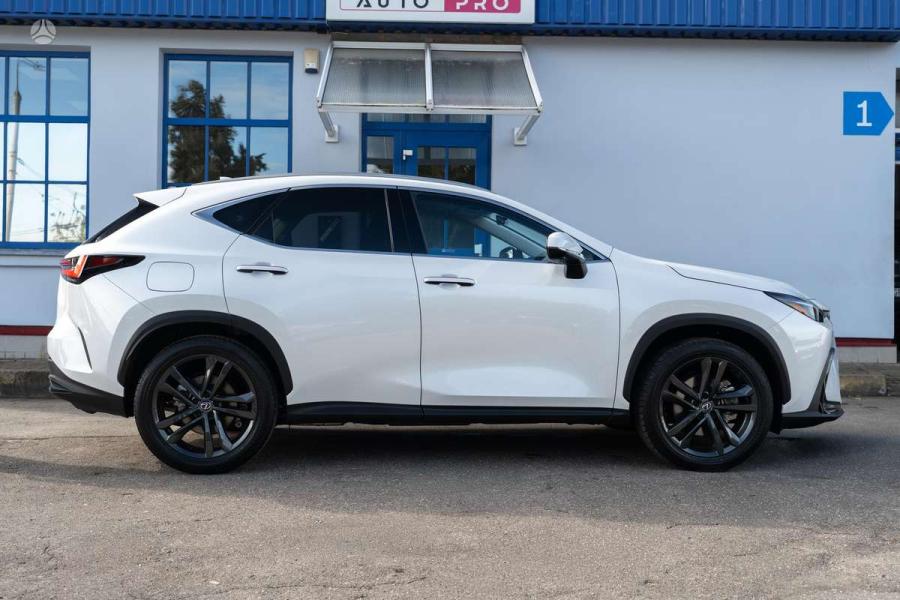 White Lexus NX 450h 2025 in Vilnius, with an engine capacity of 2.49 L and mileage of 2 thousand km for 60500 €, photo 7 on AUTOMOTO.COM.LV