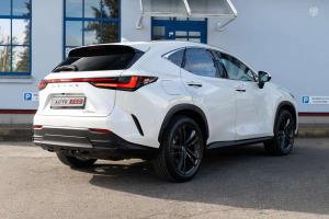 White Lexus NX 450h 2025 in Vilnius, with an engine capacity of 2.49 L and mileage of 2 thousand km for 60500 €, photo 8 on AUTOMOTO.COM.LV