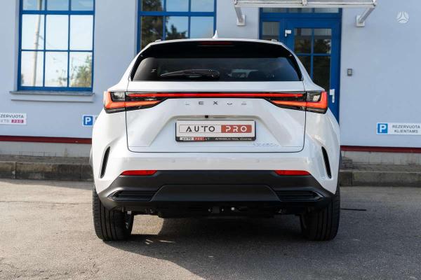 White Lexus NX 450h 2025 in Vilnius, with an engine capacity of 2.49 L and mileage of 2 thousand km for 60500 €, photo 9 on AUTOMOTO.COM.LV