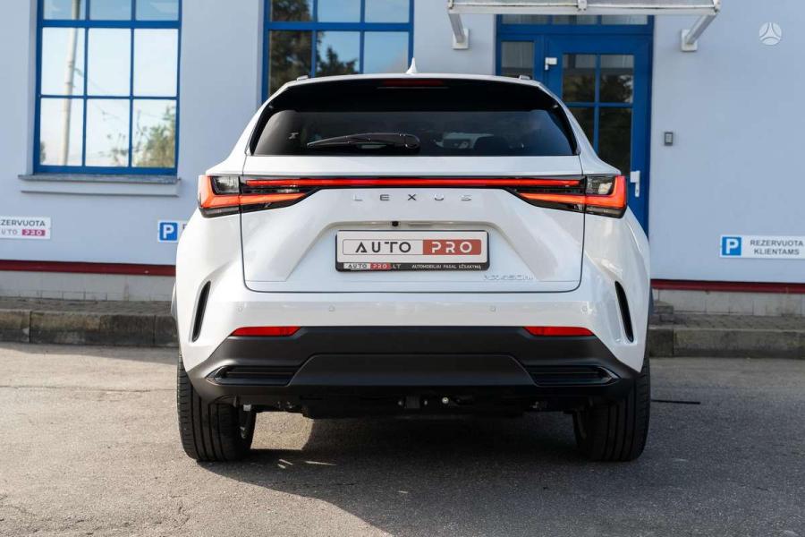 White Lexus NX 450h 2025 in Vilnius, with an engine capacity of 2.49 L and mileage of 2 thousand km for 60500 €, photo 9 on AUTOMOTO.COM.LV