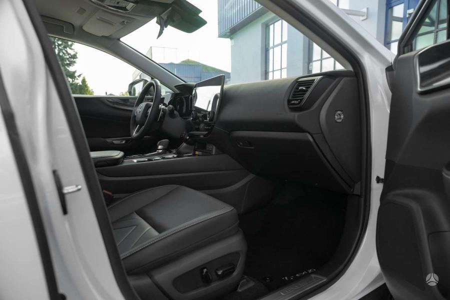 White Lexus NX 450h 2025 in Vilnius, with an engine capacity of 2.49 L and mileage of 2 thousand km for 60500 €, photo 32 on AUTOMOTO.COM.LV