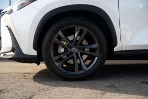 White Lexus NX 450h 2025 in Vilnius, with an engine capacity of 2.49 L and mileage of 2 thousand km for 60500 €, photo 39 on AUTOMOTO.COM.LV