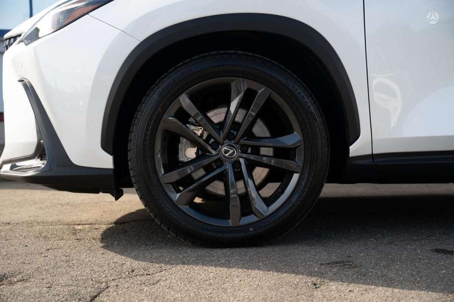 White Lexus NX 450h 2025 in Vilnius, with an engine capacity of 2.49 L and mileage of 2 thousand km for 60500 €, photo 39 on AUTOMOTO.COM.LV
