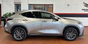 Yellow Lexus NX 450h 2024 in Kaunas, with an engine capacity of 2.49 L and mileage of 43 thousand km for 44900 €, photo 6 on AUTOMOTO.COM.LV