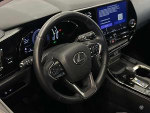 Yellow Lexus NX 450h 2024 in Kaunas, with an engine capacity of 2.49 L and mileage of 43 thousand km for 44900 €, photo 17 on AUTOMOTO.COM.LV