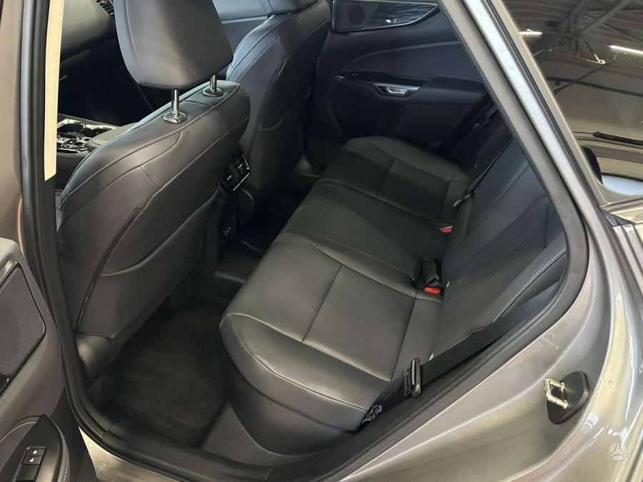 Yellow Lexus NX 450h 2024 in Kaunas, with an engine capacity of 2.49 L and mileage of 43 thousand km for 44900 €, photo 27 on AUTOMOTO.COM.LV