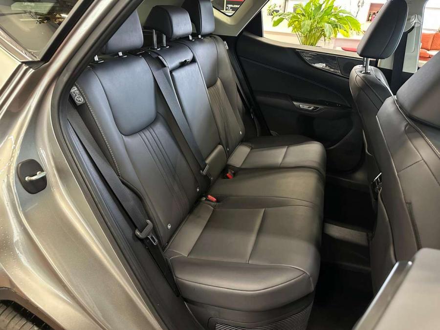 Yellow Lexus NX 450h 2024 in Kaunas, with an engine capacity of 2.49 L and mileage of 43 thousand km for 44900 €, photo 30 on AUTOMOTO.COM.LV