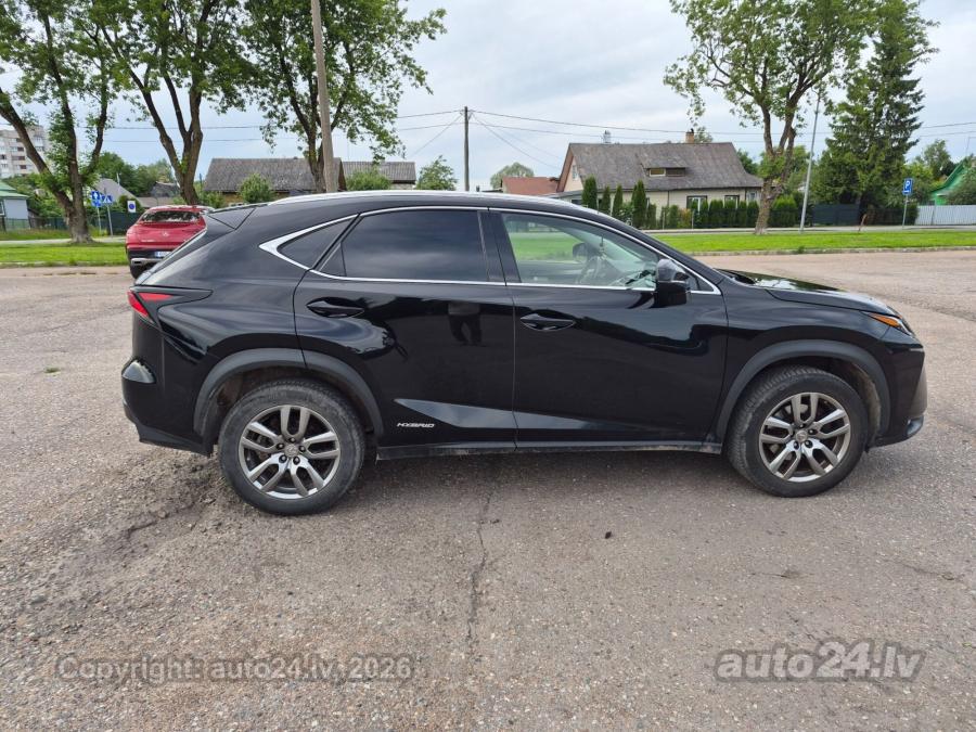 Melns Lexus NX 2015 Tallina, ar dzinēja tilpumu 2.50 L un nobraukumu 193 tūkst. km par 19990 €, foto 9 vietnē AUTOMOTO.COM.LV