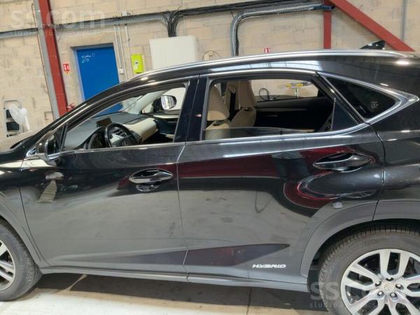 Black Lexus NX 2015 in Daugavpils, with an engine capacity of 2.50 L and mileage of 205 thousand km for 18900 €, photo 4 on AUTOMOTO.COM.LV