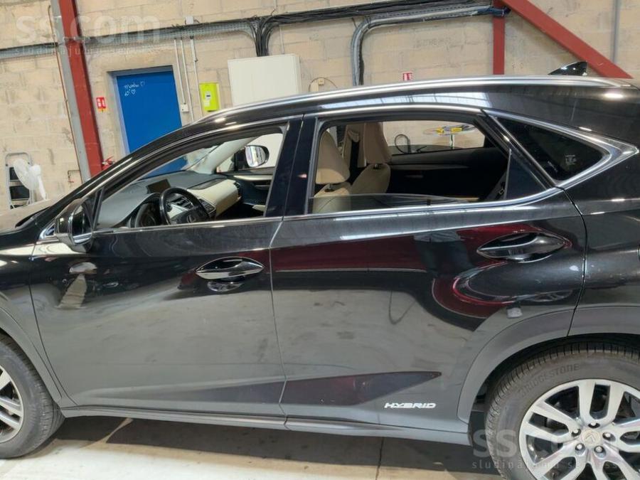 Black Lexus NX 2015 in Daugavpils, with an engine capacity of 2.50 L and mileage of 205 thousand km for 18900 €, photo 5 on AUTOMOTO.COM.LV