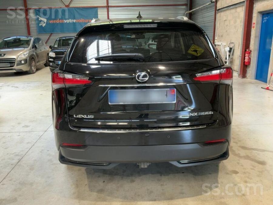 Black Lexus NX 2015 in Daugavpils, with an engine capacity of 2.50 L and mileage of 205 thousand km for 18900 €, photo 7 on AUTOMOTO.COM.LV