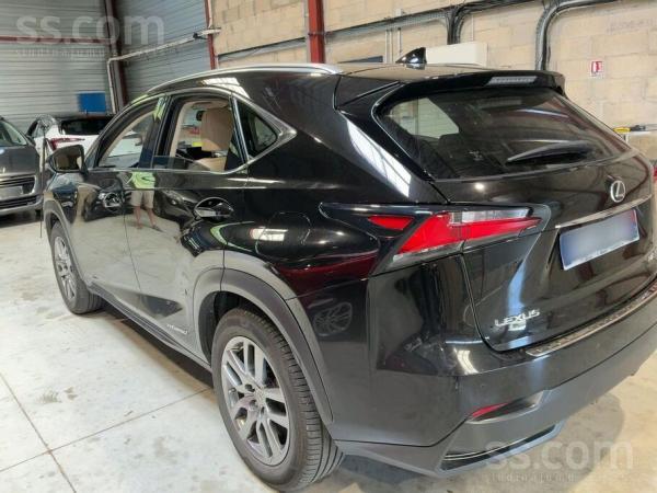 Black Lexus NX 2015 in Daugavpils, with an engine capacity of 2.50 L and mileage of 205 thousand km for 18900 €, photo 8 on AUTOMOTO.COM.LV