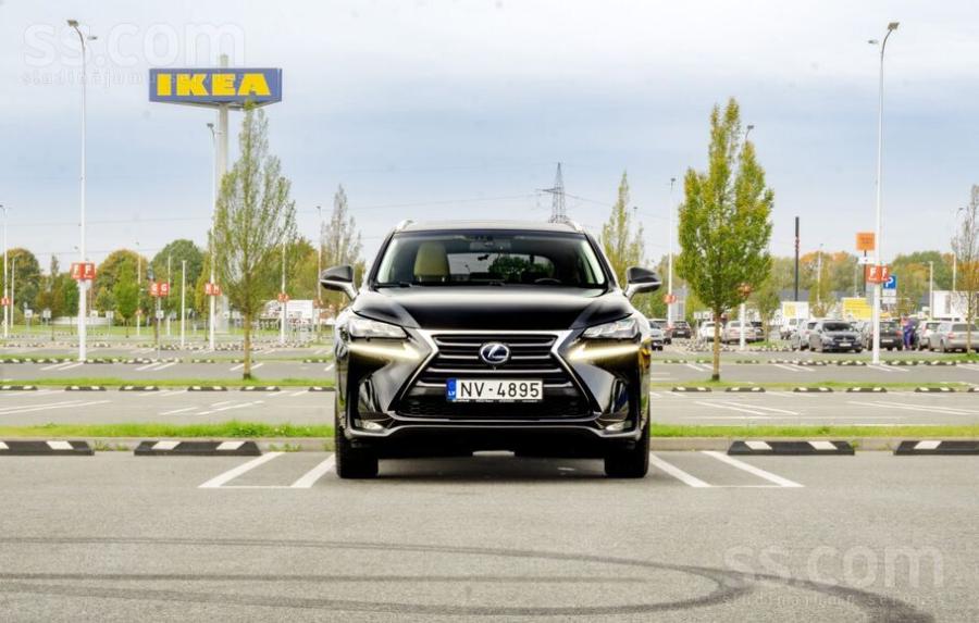 Black Lexus NX 2015 in Riga, with an engine capacity of 2.50 L and mileage of 131 thousand km for 21990 €, photo 4 on AUTOMOTO.COM.LV