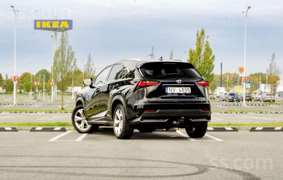 Black Lexus NX 2015 in Riga, with an engine capacity of 2.50 L and mileage of 131 thousand km for 21990 €, photo 9 on AUTOMOTO.COM.LV