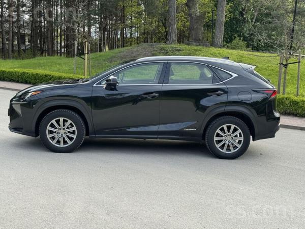 Black Lexus NX 2016 in Jurmala, with an engine capacity of 2.50 L and mileage of 154 thousand km for 20100 €, photo 4 on AUTOMOTO.COM.LV