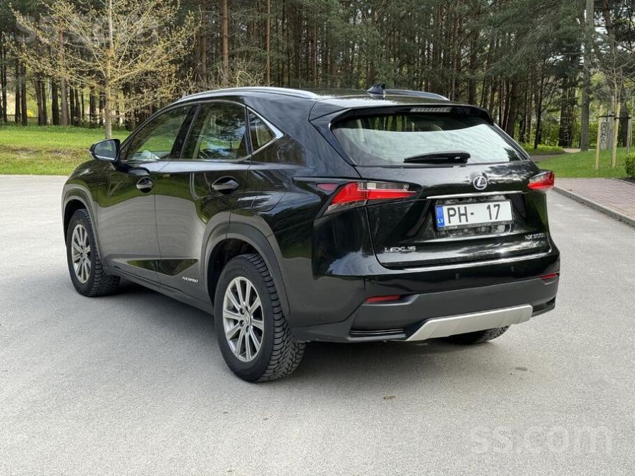 Black Lexus NX 2016 in Jurmala, with an engine capacity of 2.50 L and mileage of 154 thousand km for 20100 €, photo 7 on AUTOMOTO.COM.LV