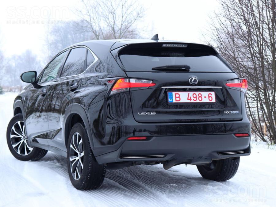 Black Lexus NX 2016 in Daugavpils, with an engine capacity of 2.50 L and mileage of 192 thousand km for 21790 €, photo 4 on AUTOMOTO.COM.LV