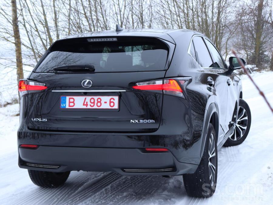 Black Lexus NX 2016 in Daugavpils, with an engine capacity of 2.50 L and mileage of 192 thousand km for 21790 €, photo 5 on AUTOMOTO.COM.LV
