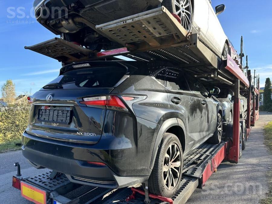 Black Lexus NX 2016 in Daugavpils, with an engine capacity of 2.50 L and mileage of 190 thousand km for 22890 €, photo 3 on AUTOMOTO.COM.LV