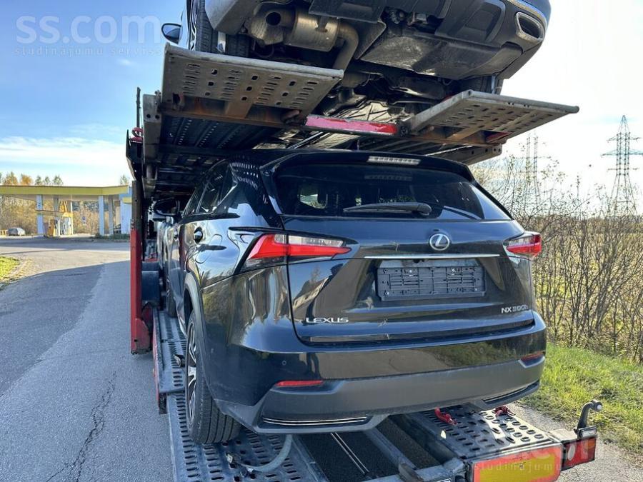 Black Lexus NX 2016 in Daugavpils, with an engine capacity of 2.50 L and mileage of 190 thousand km for 22890 €, photo 4 on AUTOMOTO.COM.LV