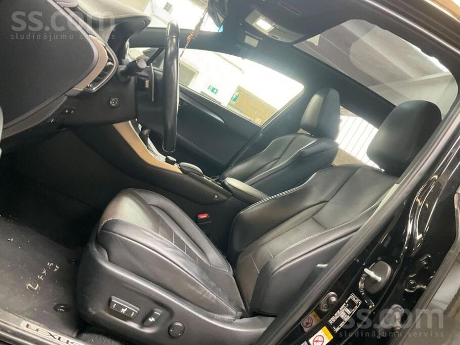 Black Lexus NX 2016 in Daugavpils, with an engine capacity of 2.50 L and mileage of 190 thousand km for 22890 €, photo 6 on AUTOMOTO.COM.LV