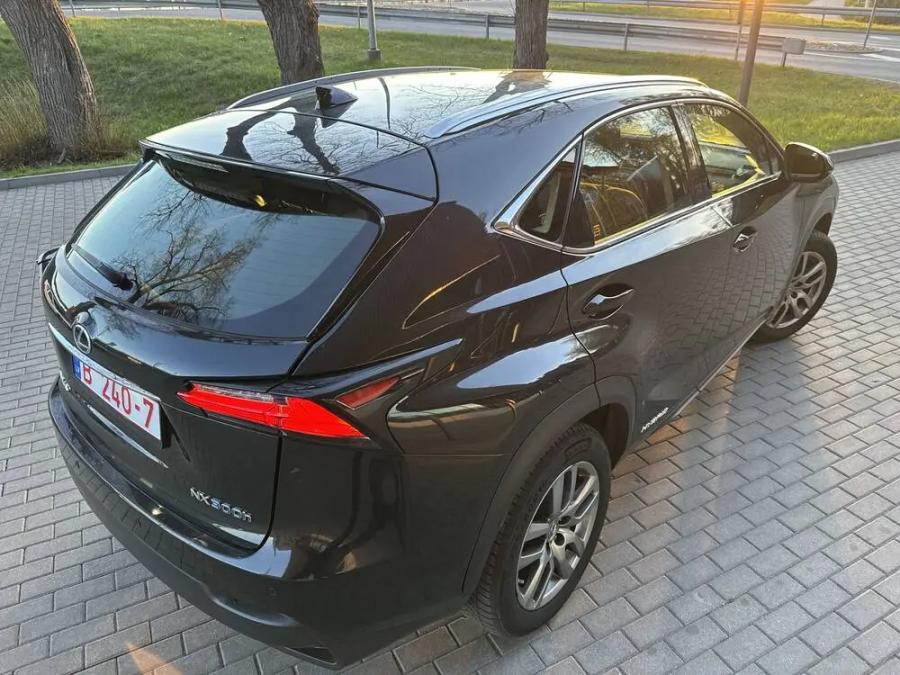 Black Lexus NX 2017 in Daugavpils, with an engine capacity of 2.50 L and mileage of 198 thousand km for 18000 €, photo 4 on AUTOMOTO.COM.LV