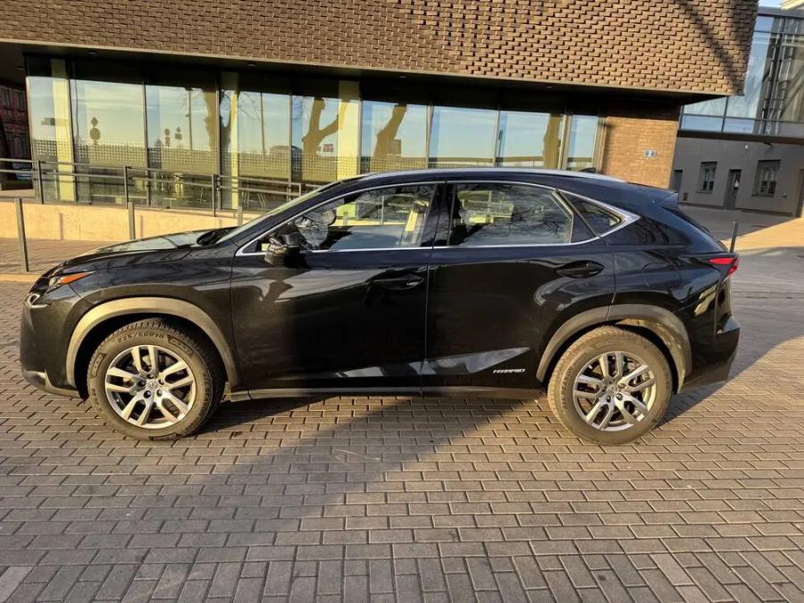 Black Lexus NX 2017 in Daugavpils, with an engine capacity of 2.50 L and mileage of 198 thousand km for 18000 €, photo 6 on AUTOMOTO.COM.LV