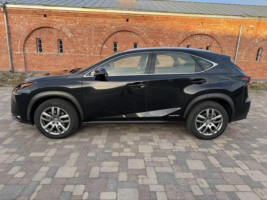 Black Lexus NX 2017 in Daugavpils, with an engine capacity of 2.50 L and mileage of 198 thousand km for 18000 €, photo 7 on AUTOMOTO.COM.LV