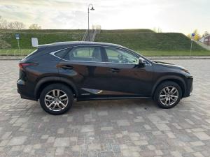 Black Lexus NX 2017 in Daugavpils, with an engine capacity of 2.50 L and mileage of 198 thousand km for 18000 €, photo 9 on AUTOMOTO.COM.LV