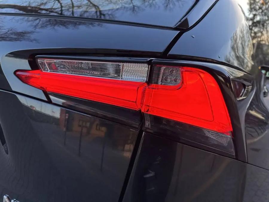 Black Lexus NX 2017 in Daugavpils, with an engine capacity of 2.50 L and mileage of 198 thousand km for 18000 €, photo 11 on AUTOMOTO.COM.LV