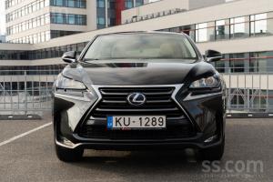 Black Lexus NX 2017 in Riga, with an engine capacity of 2.50 L and mileage of 64 thousand km for 25500 €, photo 4 on AUTOMOTO.COM.LV