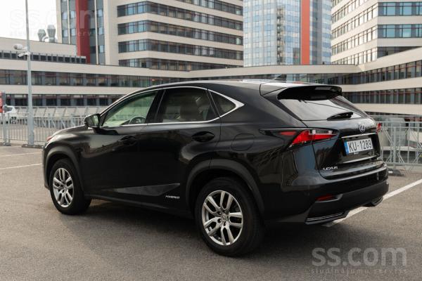 Black Lexus NX 2017 in Riga, with an engine capacity of 2.50 L and mileage of 64 thousand km for 25500 €, photo 4 on AUTOMOTO.COM.LV