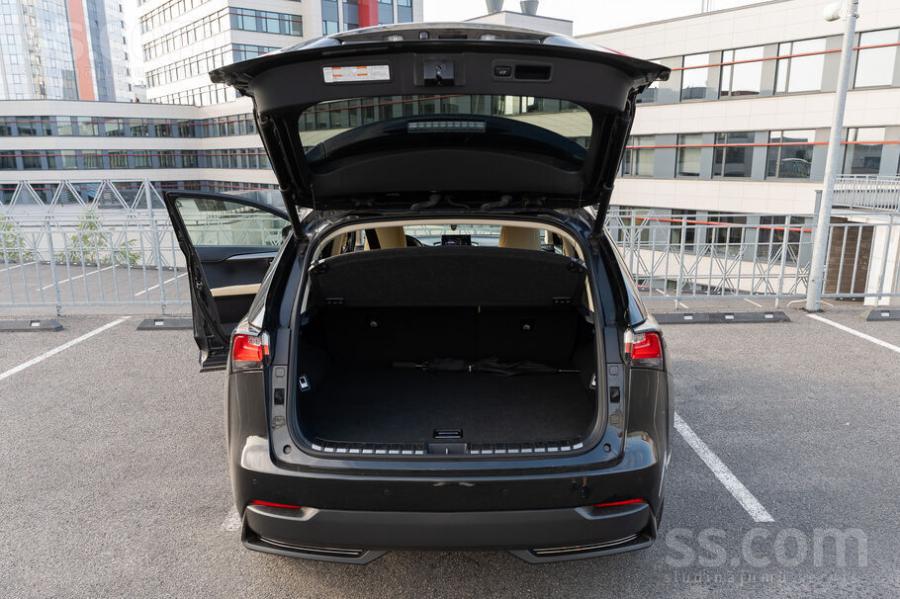 Black Lexus NX 2017 in Riga, with an engine capacity of 2.50 L and mileage of 64 thousand km for 25500 €, photo 13 on AUTOMOTO.COM.LV