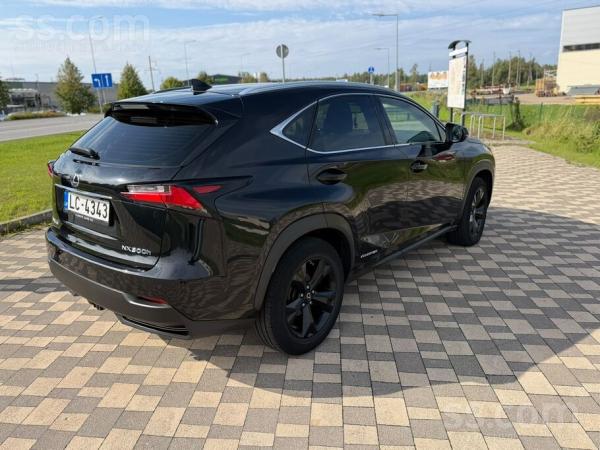 Lexus NX 2017 Rīga vietnē Melns Lexus NX 2017 Rīga, ar dzinēja tilpumu 2.50 L un nobraukumu 145 tūkst. km par 22000 €, foto 5 vietnē AUTOMOTO.COM.LV