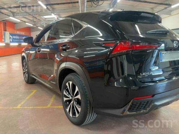 Melns Lexus NX 2018 Daugavpils, ar dzinēja tilpumu 2.50 L un nobraukumu 114 tūkst. km par 28500 €, foto 3 vietnē AUTOMOTO.COM.LV