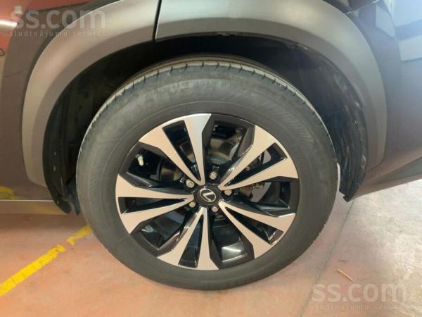 Melns Lexus NX 2018 Daugavpils, ar dzinēja tilpumu 2.50 L un nobraukumu 114 tūkst. km par 28500 €, foto 6 vietnē AUTOMOTO.COM.LV