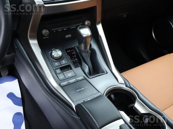 Melns Lexus NX 2018 Daugavpils, ar dzinēja tilpumu 2.50 L un nobraukumu 168 tūkst. km par 27890 €, foto 8 vietnē AUTOMOTO.COM.LV